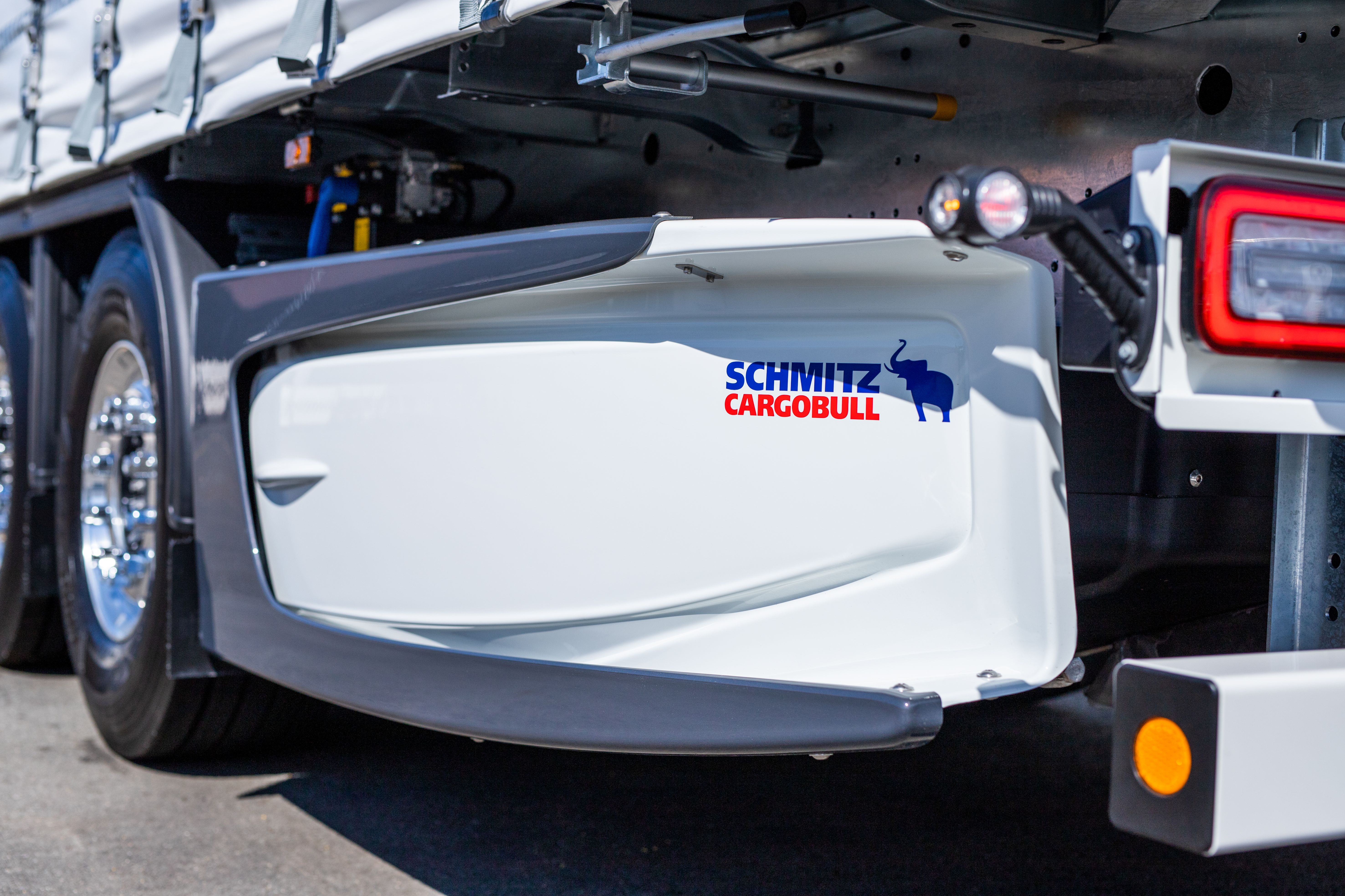 Aerodynamic cargo transport