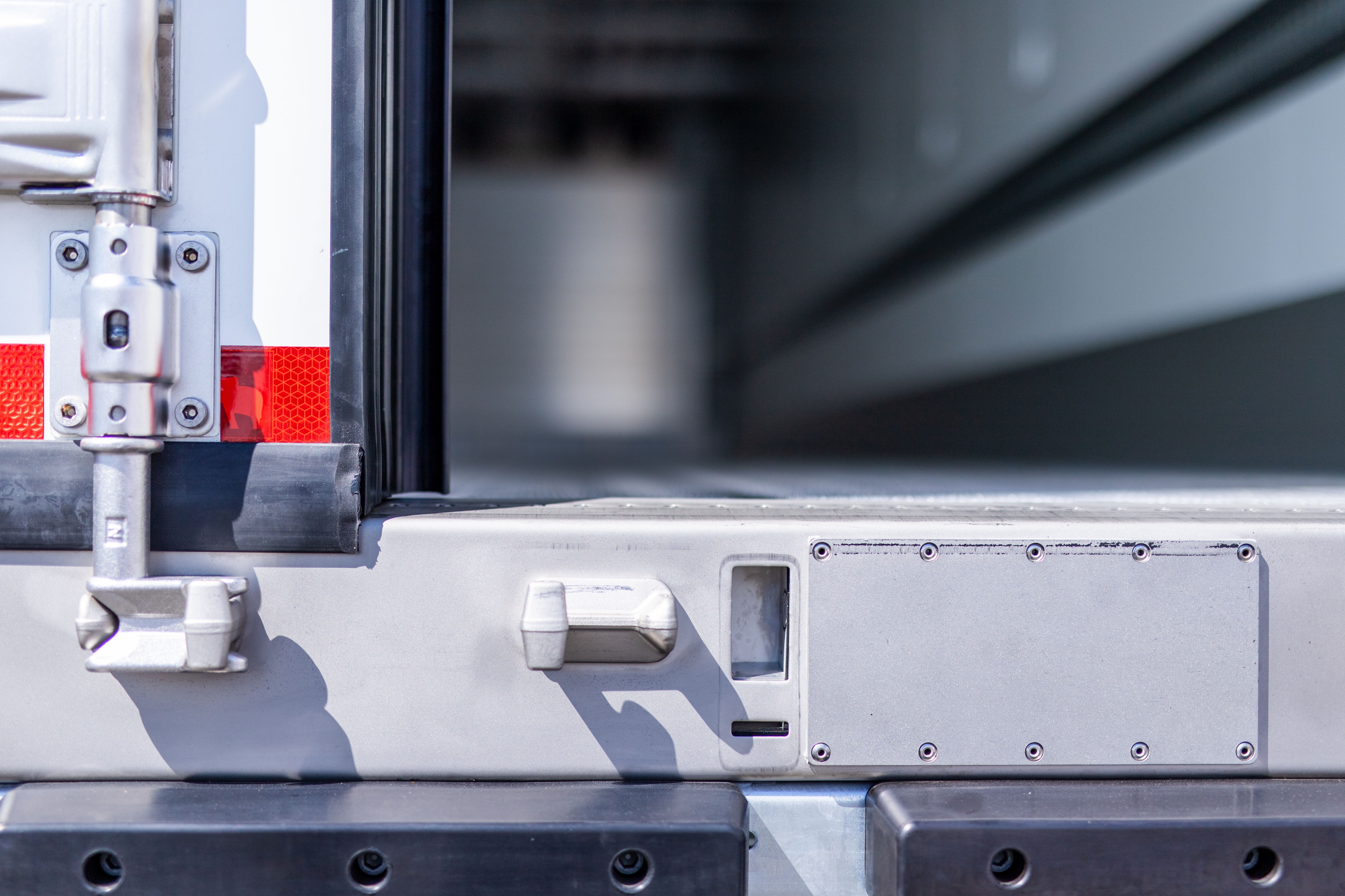 The new TL4 door locking system offers safety for cargo and drivers