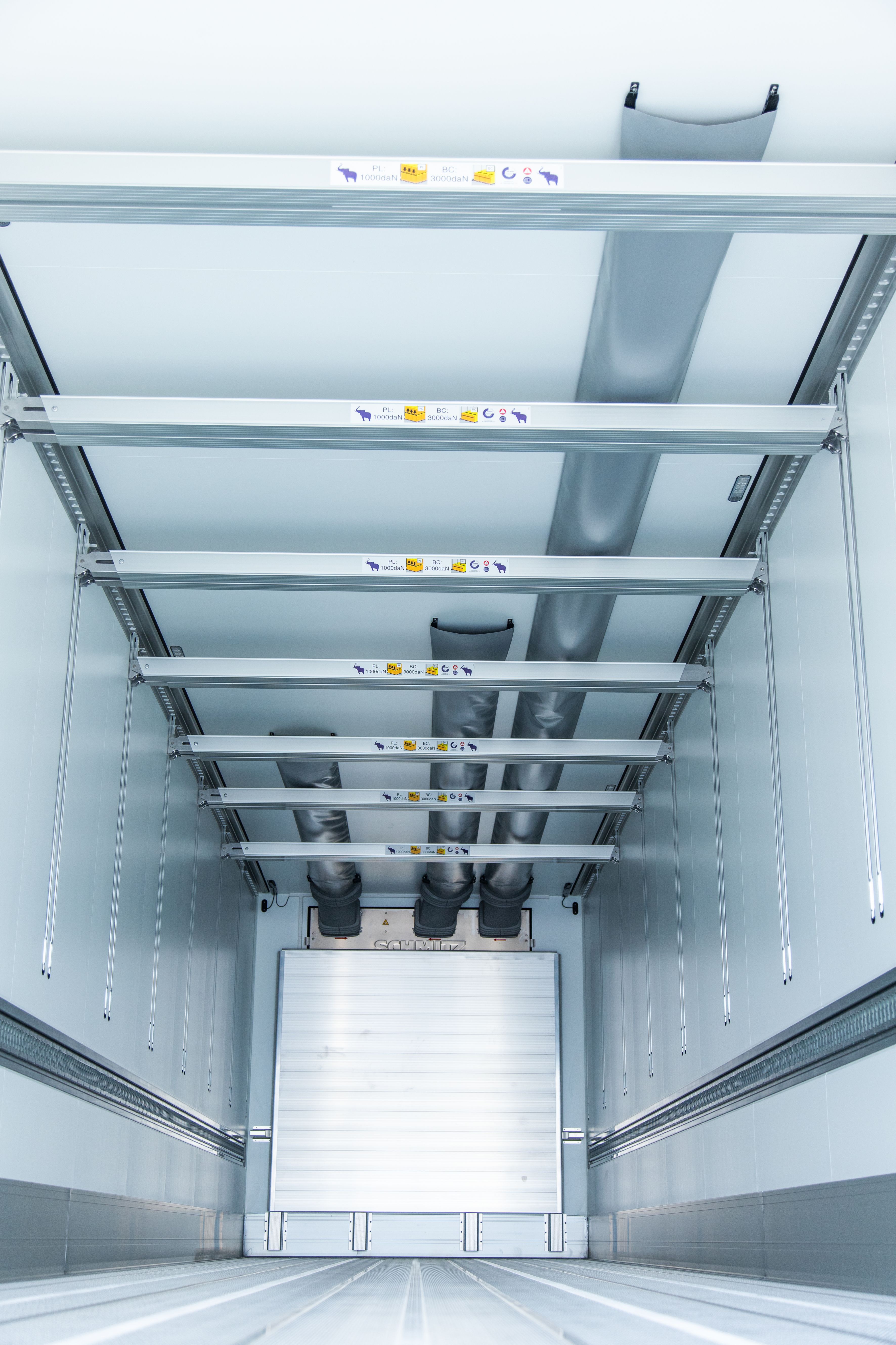 Smart features for cool transport solutions