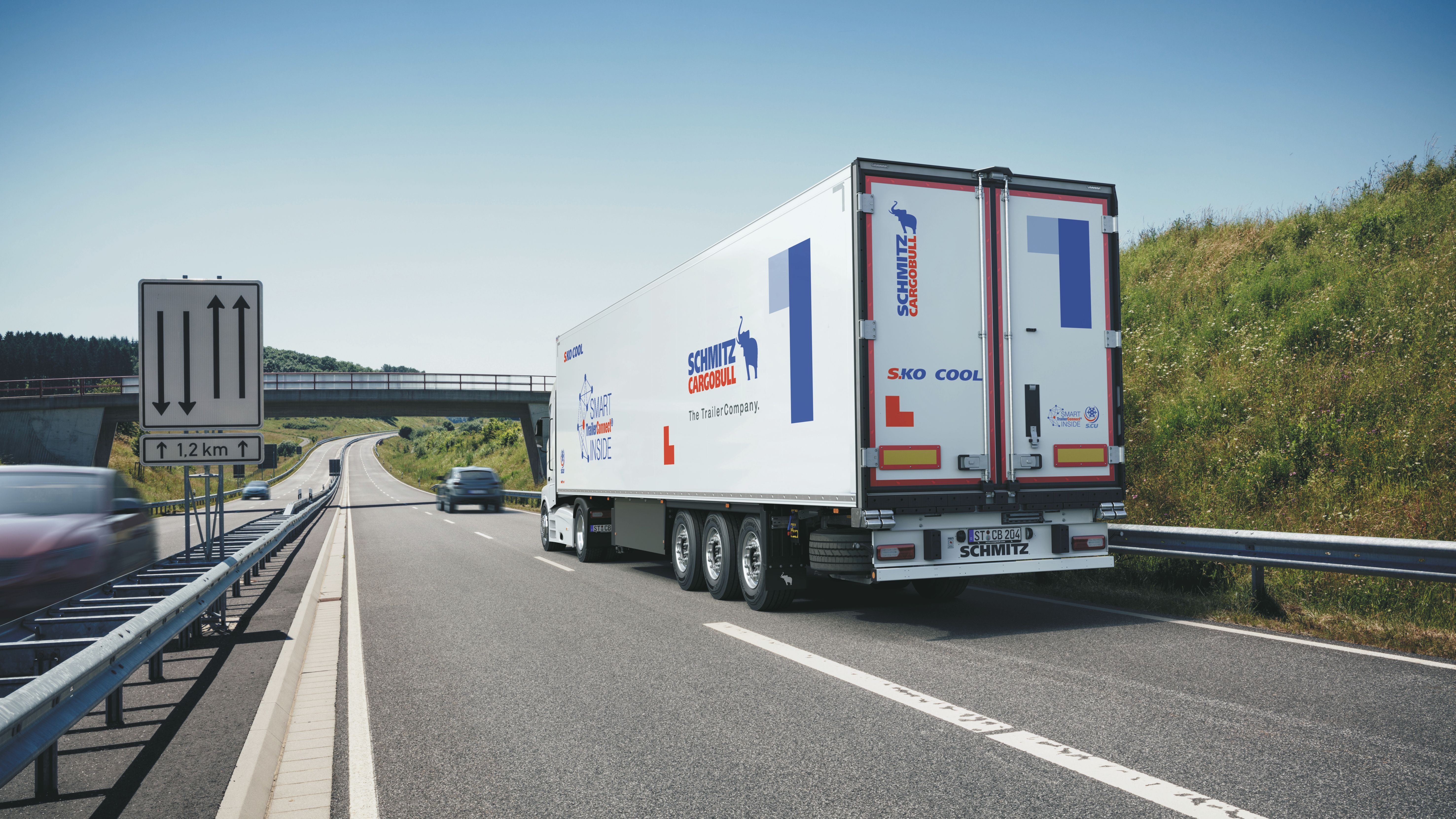 Smart features for cool transport solutions