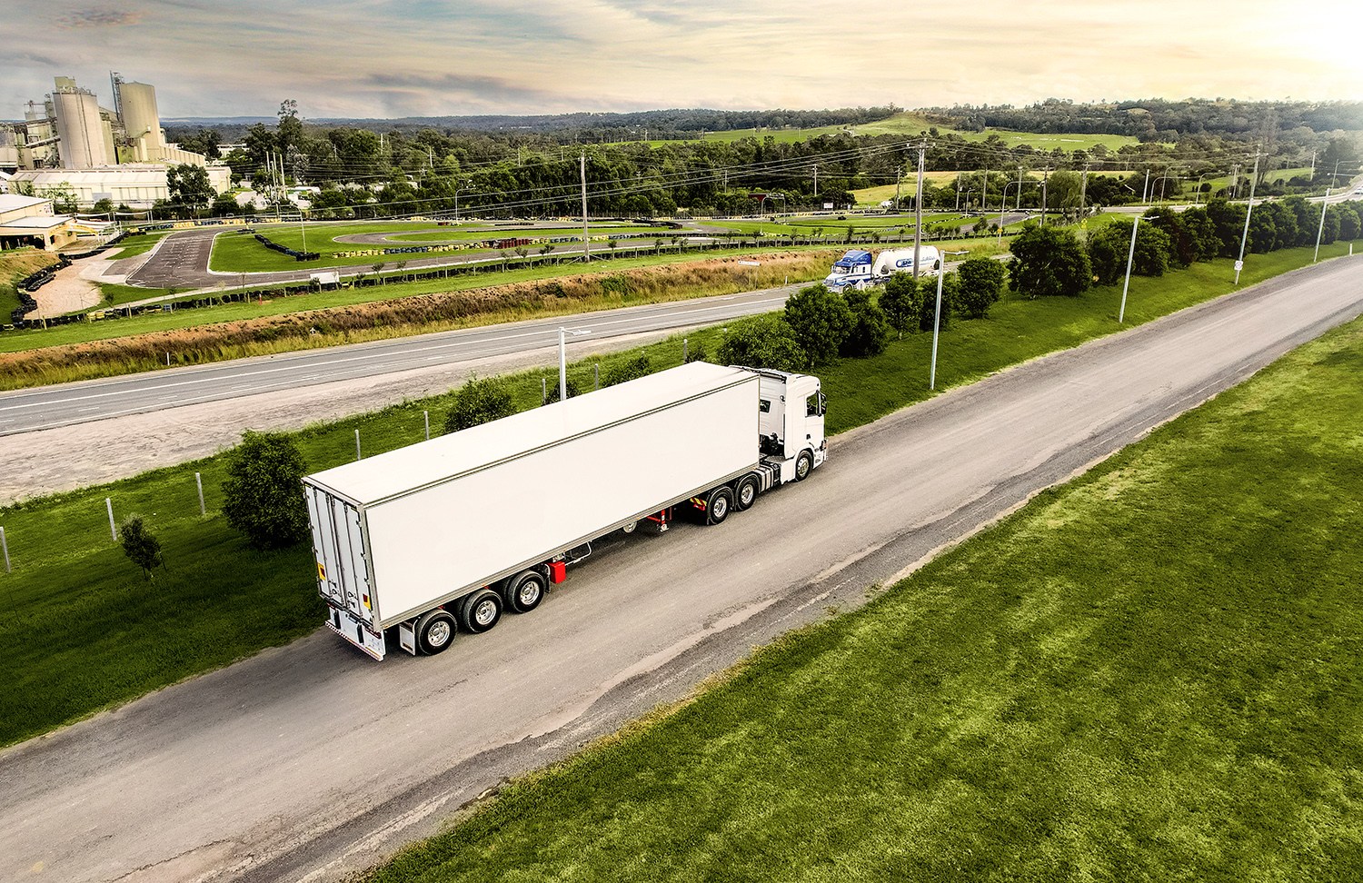 Schmitz Cargobull Partners with MaxiTRANS