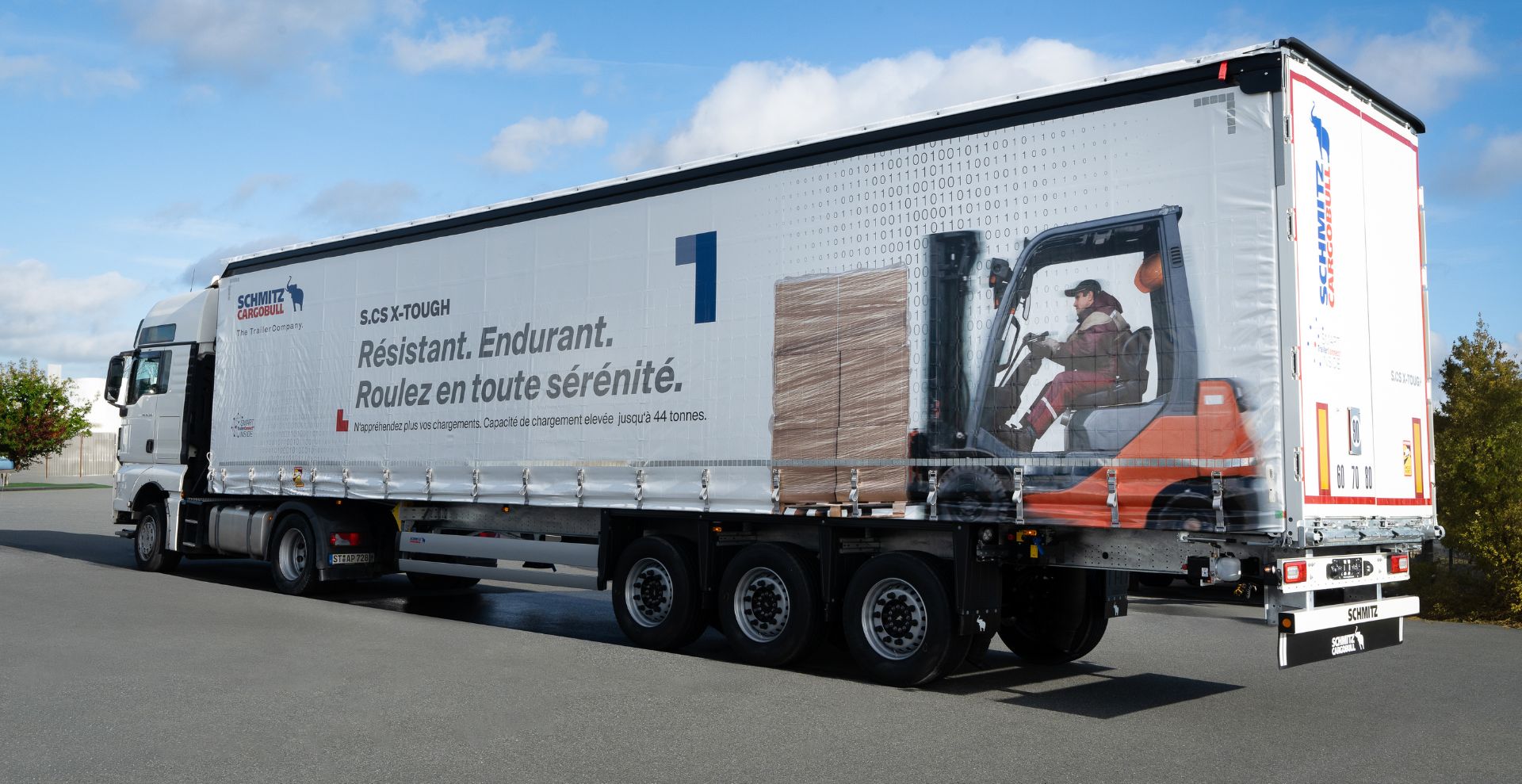 NEW: The Schmitz Cargobull S.CS X-TOUGH curtainsider semi-trailer with ...