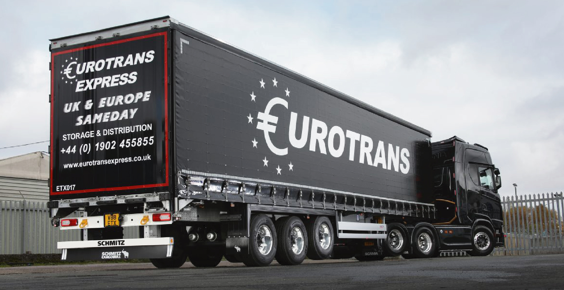 Eurotrans Express takes delivery of anniversary trailer